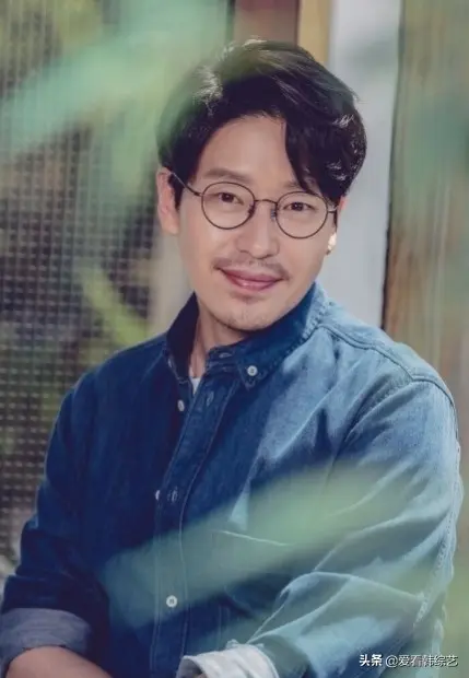 Yan Jijun signed an exclusive contract with the new entertainment ...