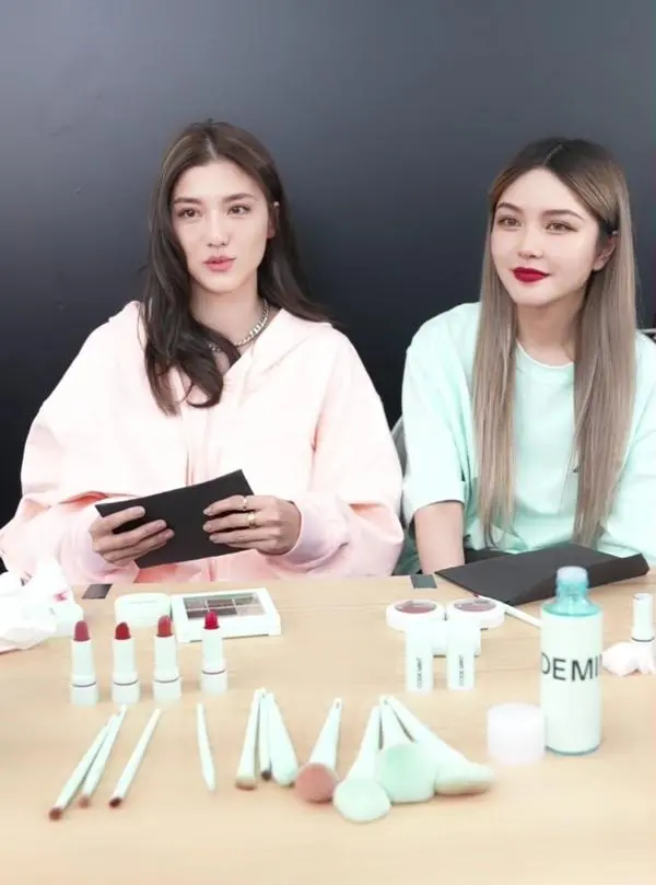 Remember Lin Feng's ex-girlfriend Qianyu BB? She and Zhou Yangqing ...