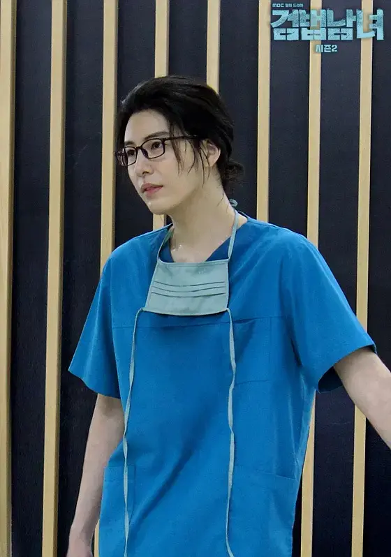 This murder suspect is beautiful and pitiful, irresistibly attractive ...