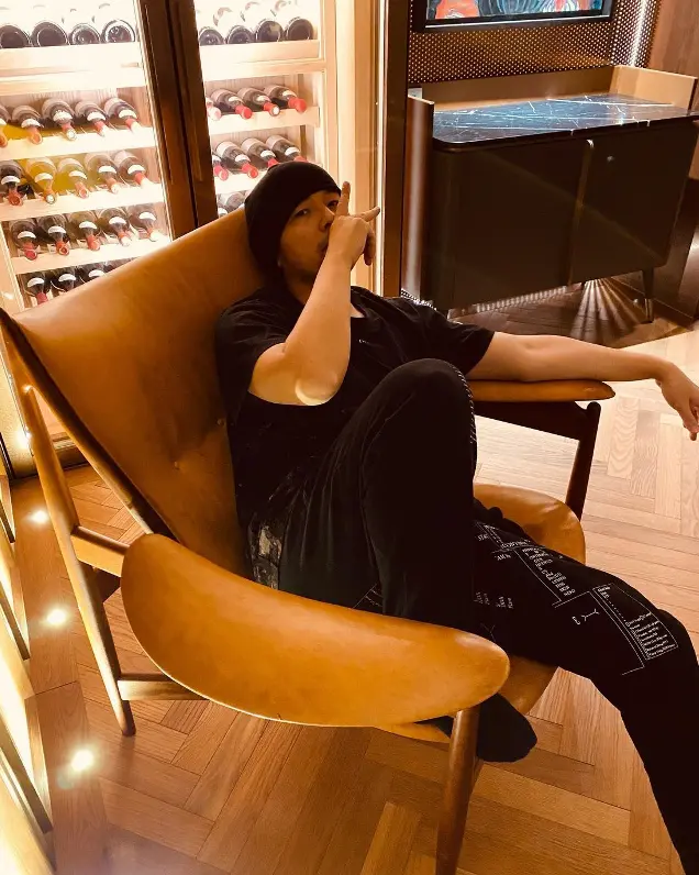 43-year-old Jay Chou sold wooden chairs worth more than 3.6 million ...