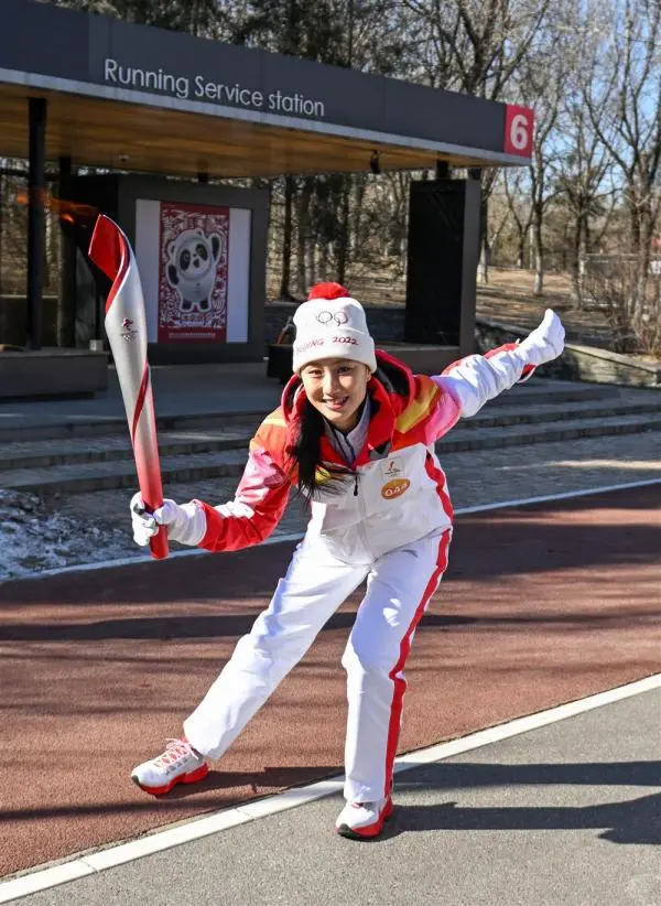 The champion witnesses the champion, "Goddess of Speed Skating" Zhang ...