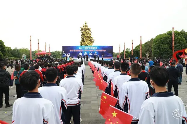 Luo Ping: Congratulations on the return of Yang Hongqiong, the "triple ...